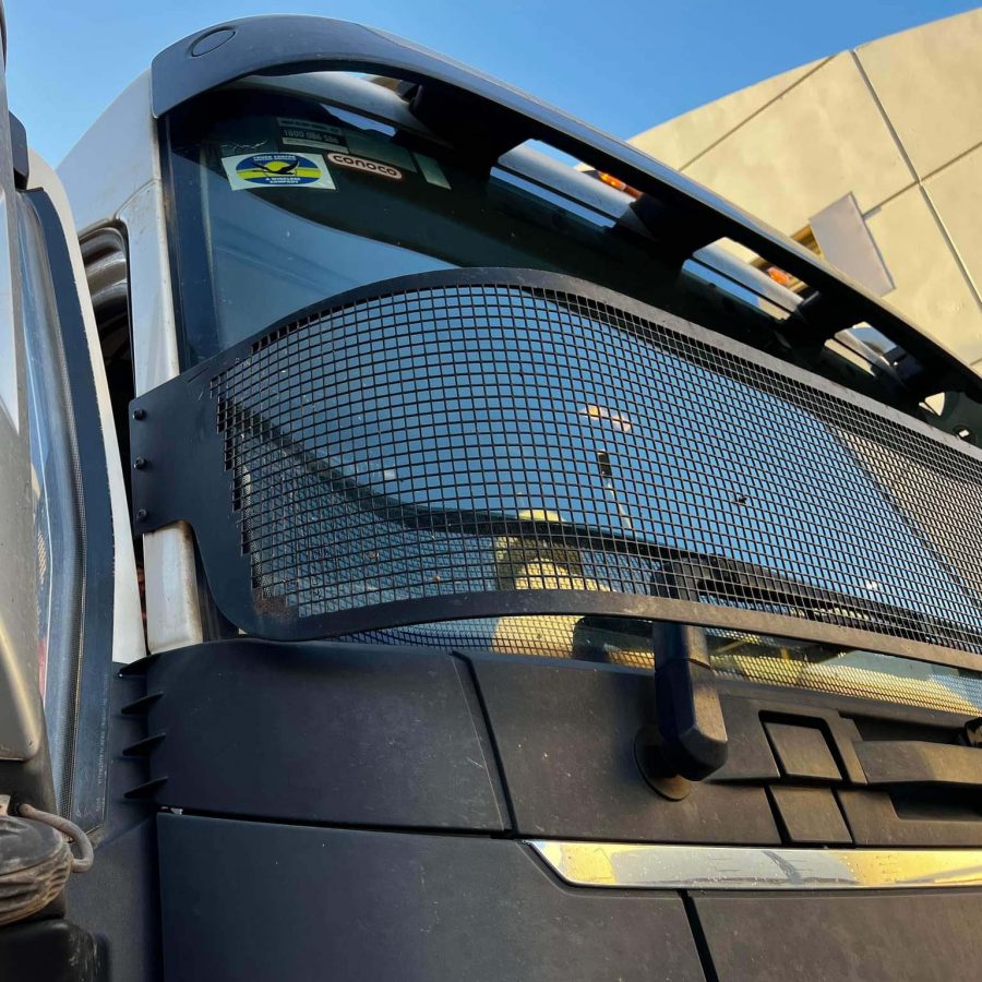 Vindruteskydd stoneguard Volvo FM och FH 2020+ - KAMA